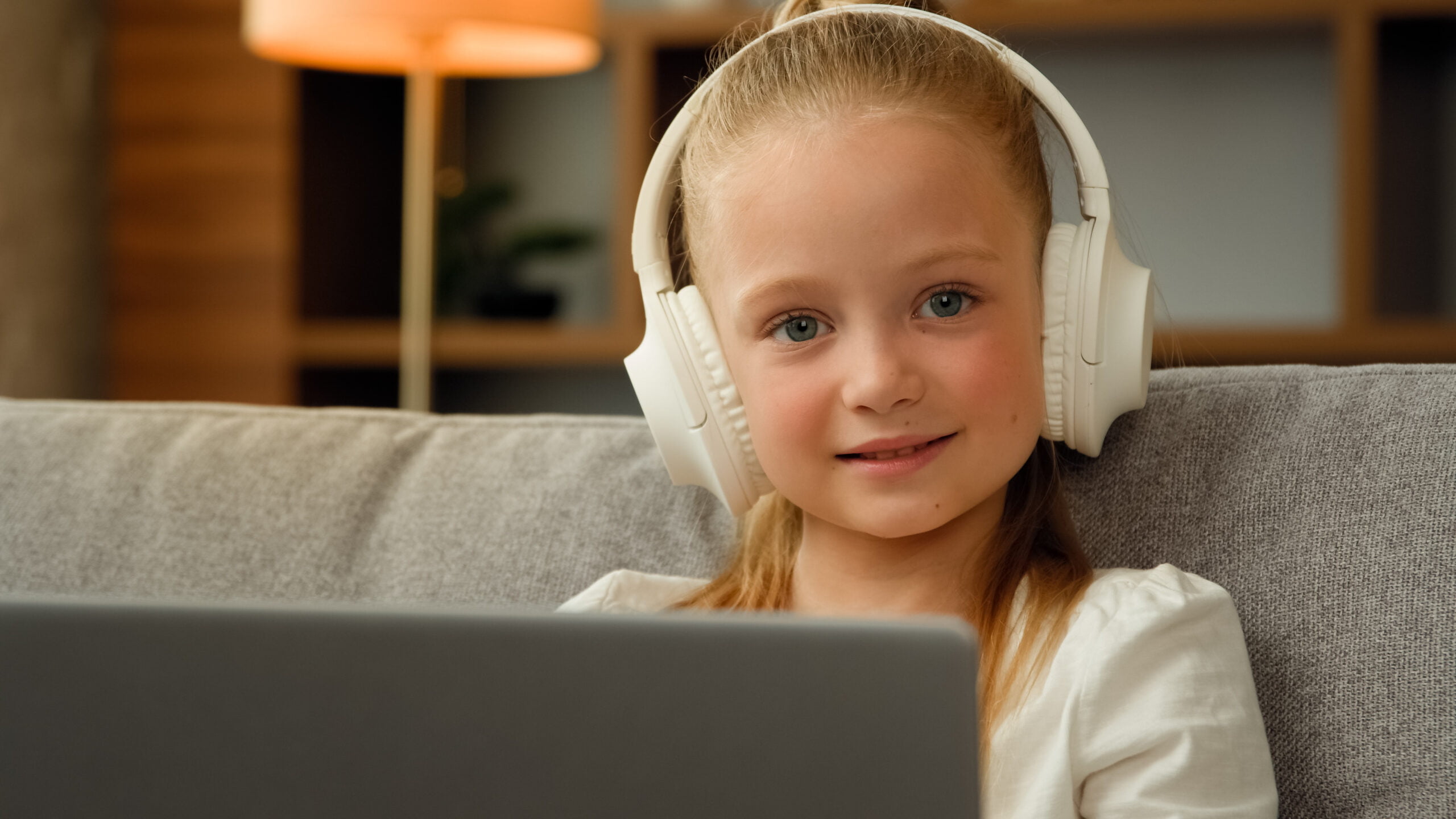 10 Real Reasons Why Screen Time is Bad for Kids | Poppet